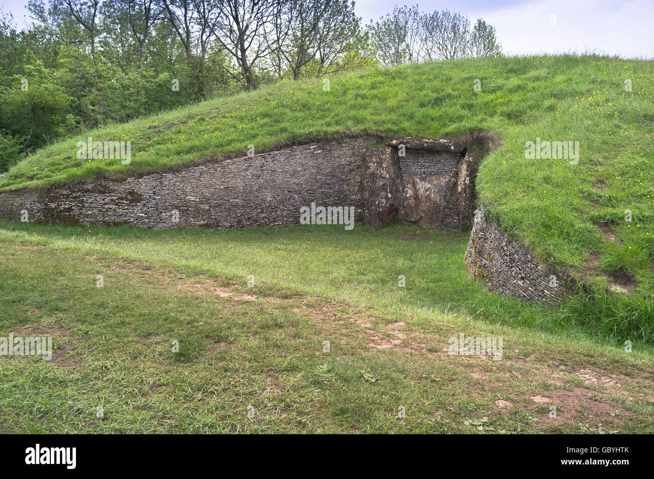 Stone age long barrow hi-res stock photography and images - Alamy