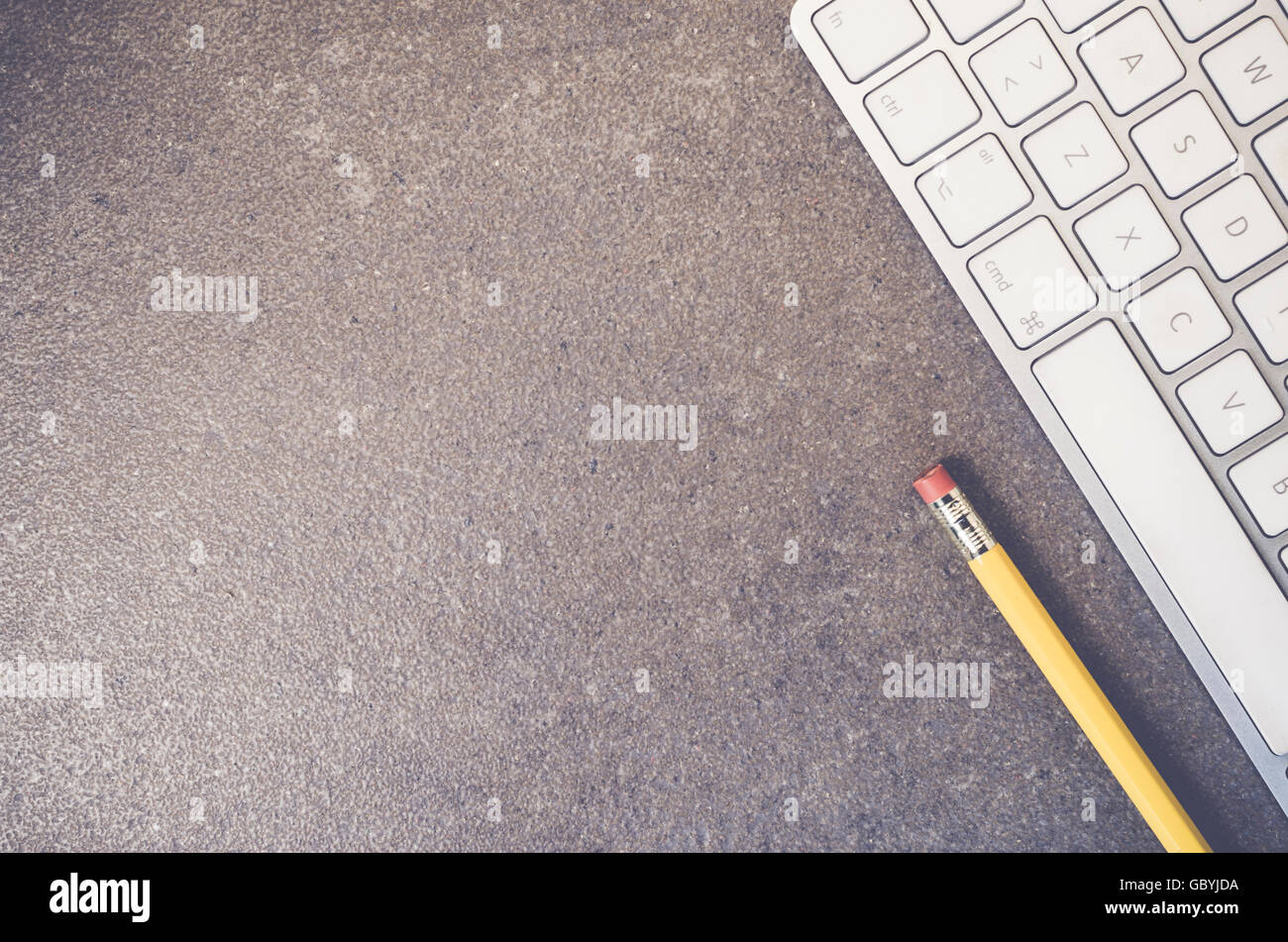 metal frame keyboard with white keys Stock Photo - Alamy
