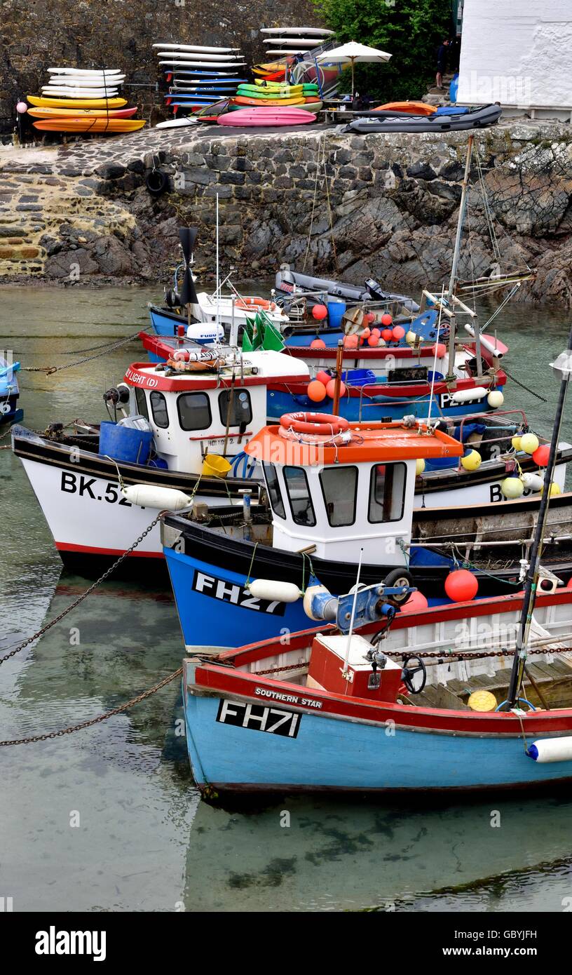 Fishing boats low tide hi-res stock photography and images - Alamy