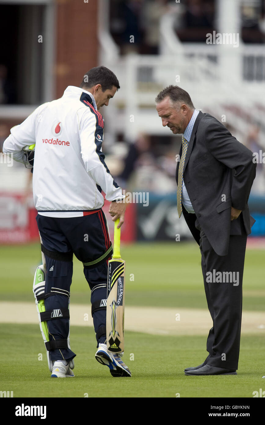 England's Kevin Pietersen and former England legend and Sky television ...