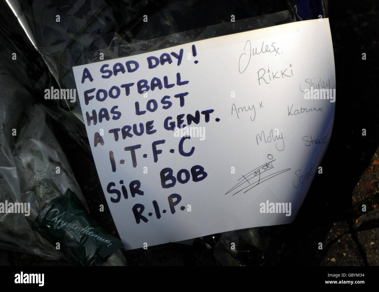 Death closeup close up message english footballer tribute died england ...