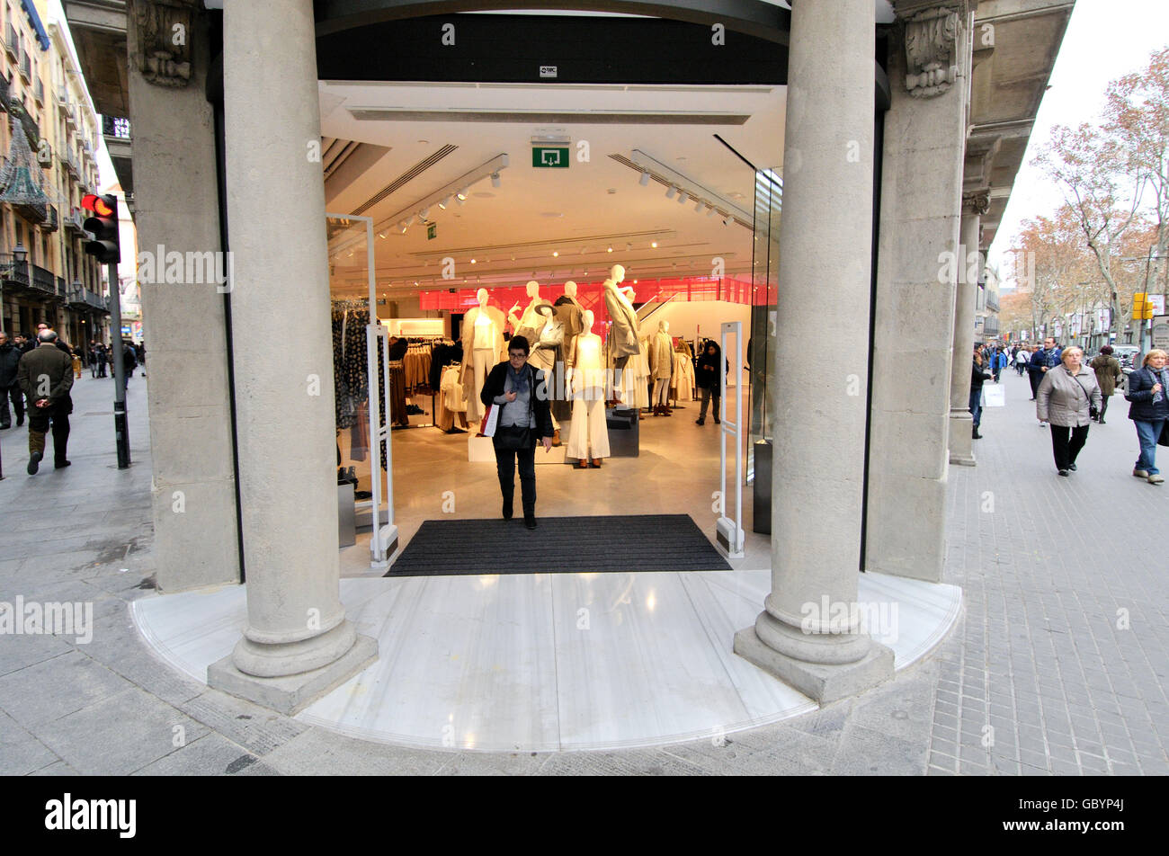 Clothes store. La Rambla, Barcelona, Catalonia, Spain Stock Photo - Alamy