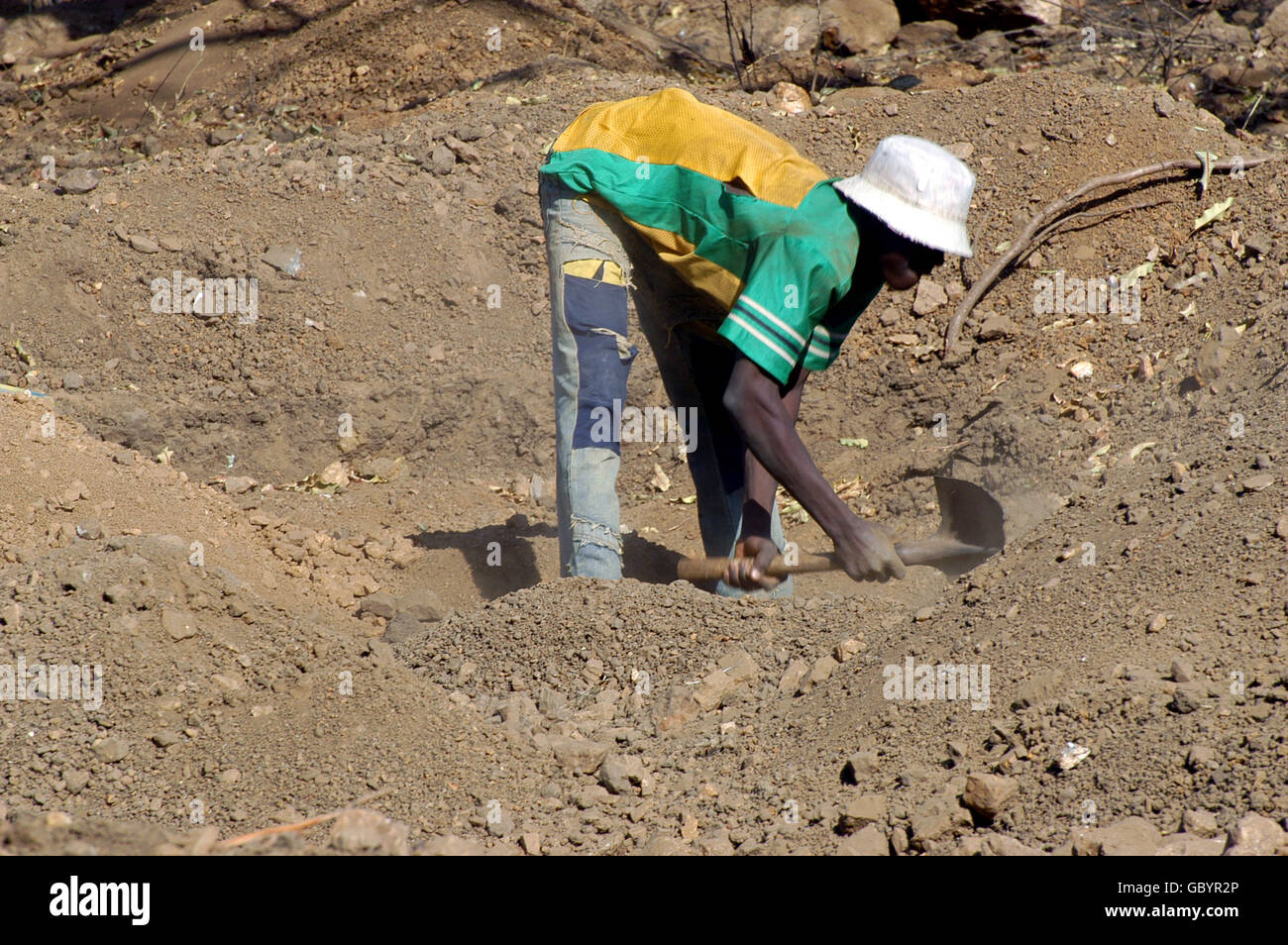 mine in wild golden Poura gold diggers come from everywhere to dig for ...