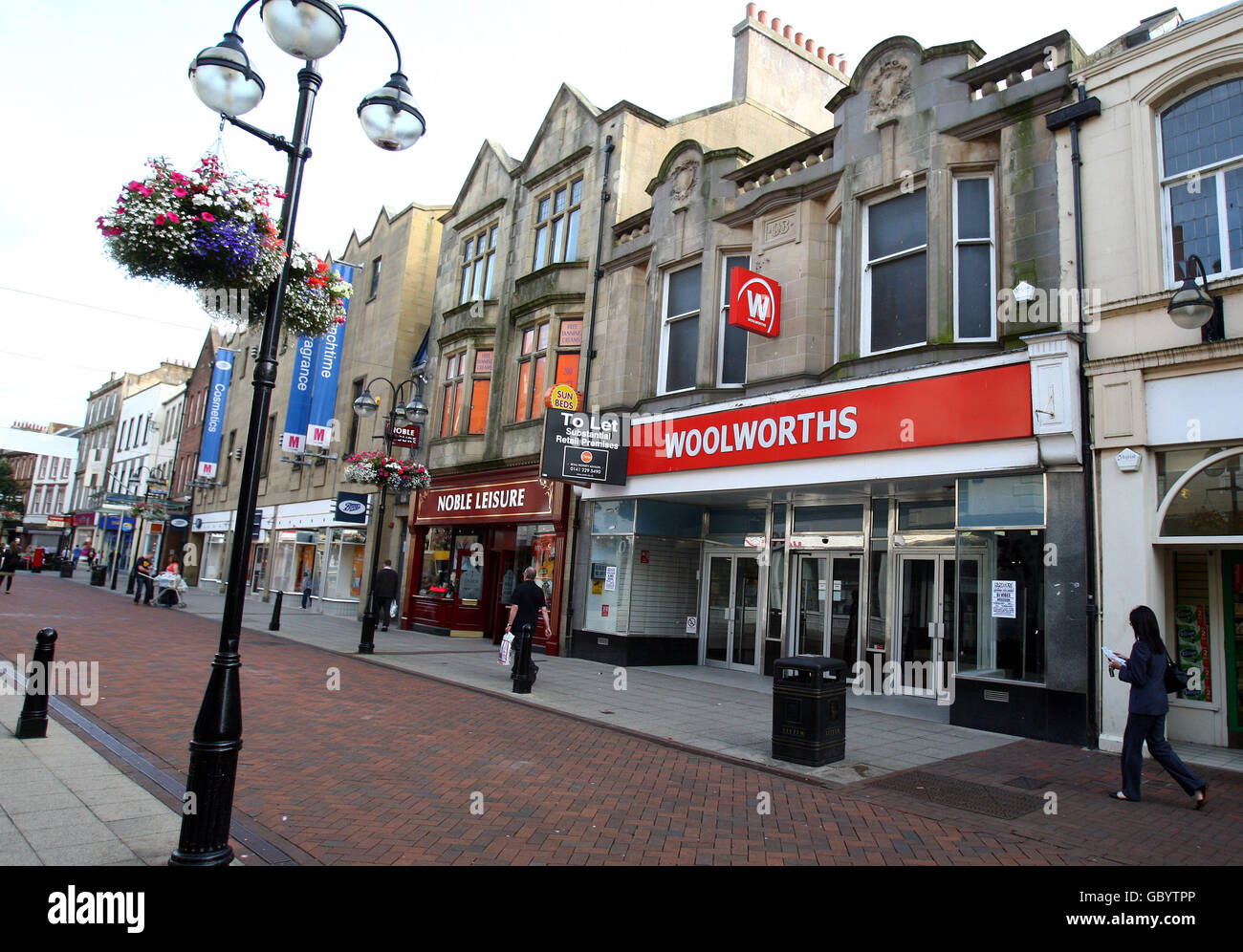 Woolworths falkirk store closing on high street in falkirk hi-res stock ...