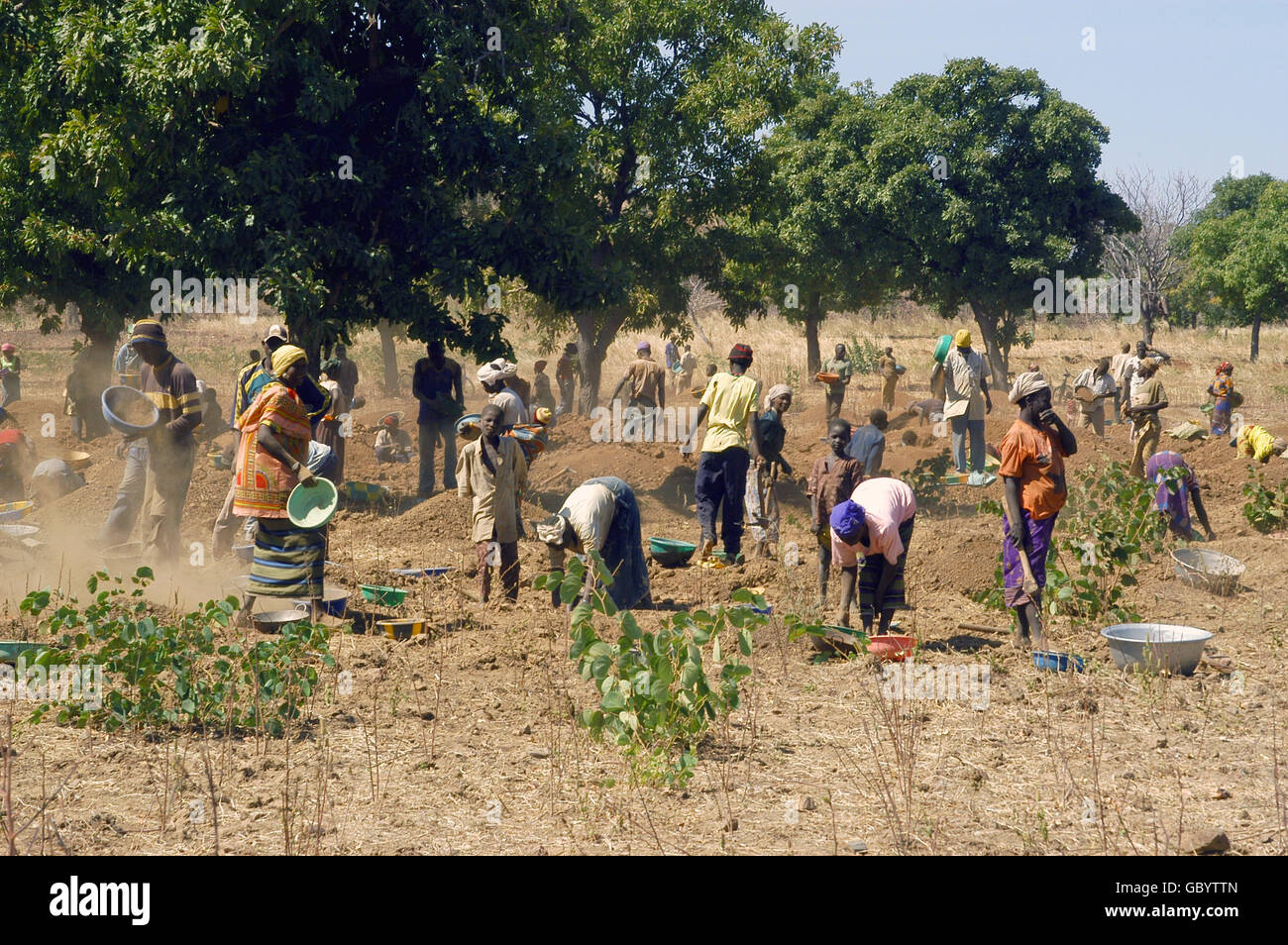 Poura gold mine in Burkina Faso where many gold seekers come mainly ...