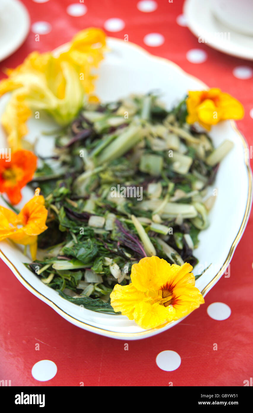 wok dish in garden with eatable flowers Stock Photo - Alamy