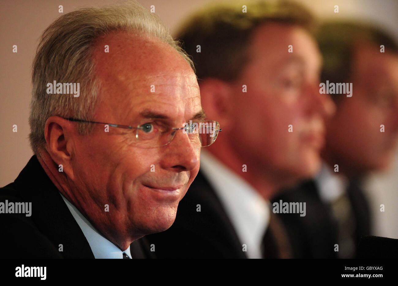 Football head head shot glasses sven goran eriksson hi-res stock ...