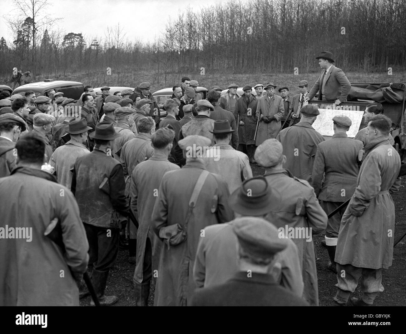 Fox shooting hi-res stock photography and images - Alamy