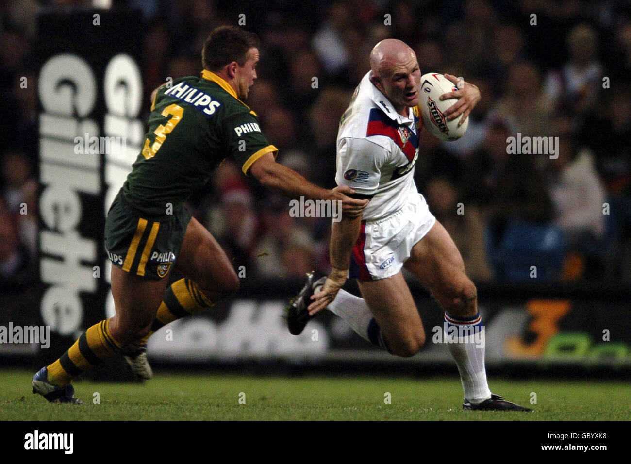Great Britain's Keith Senior (r) takes on Australia's Shaun Berrigan ...