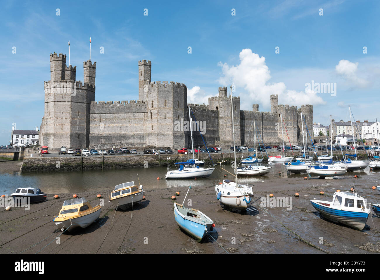 Town caernarfon wales historic caernarfon hi-res stock photography and ...
