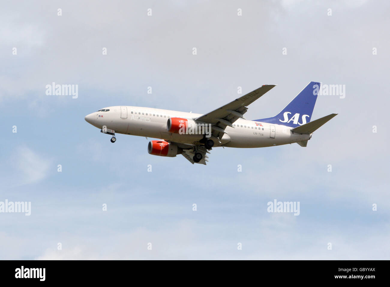 A Scandinavian Airlines Boeing 737 plane lands at Heathrow Airport ...
