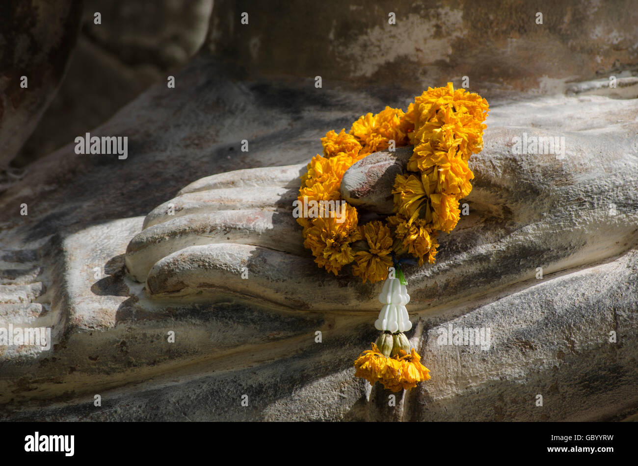 Flower garland hi-res stock photography and images - Alamy