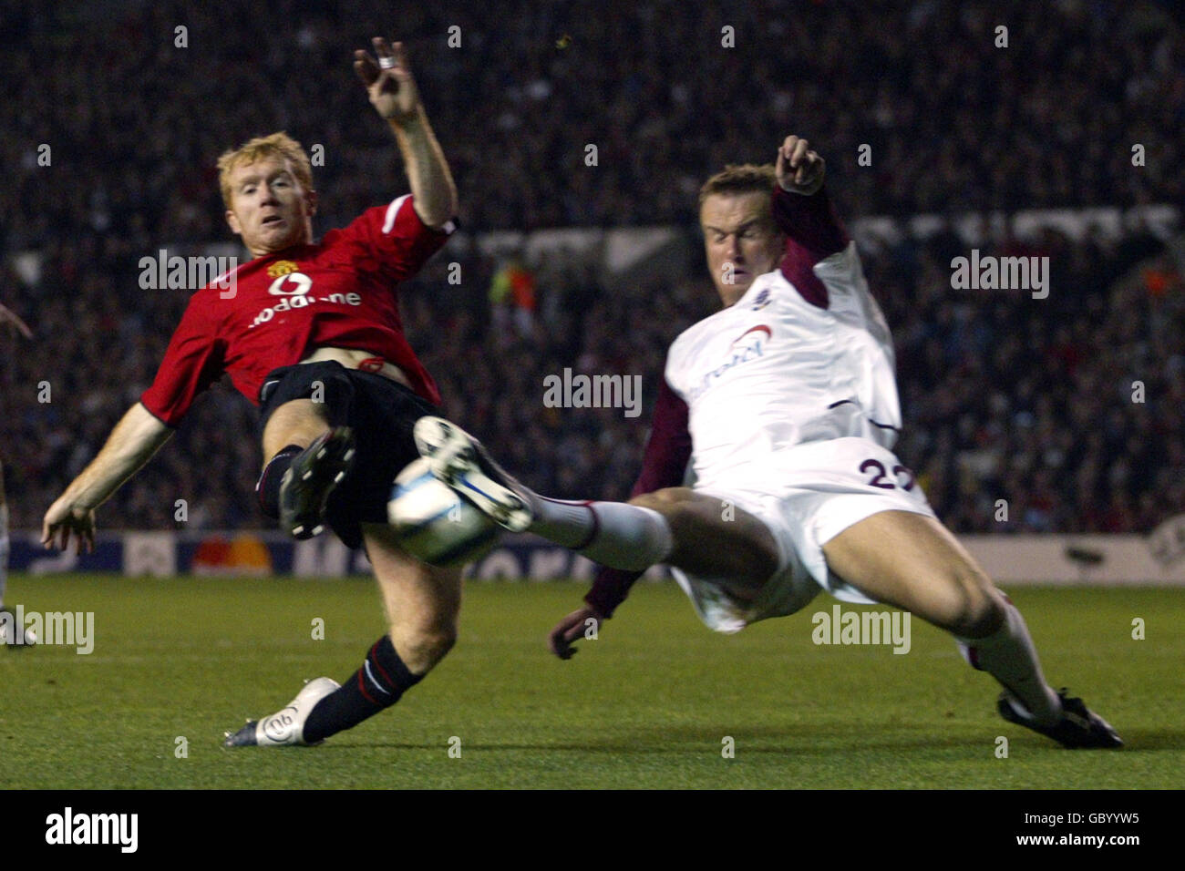 Manchester United's Paul Scholes and Sparta Prague's Jiri Homola Stock ...