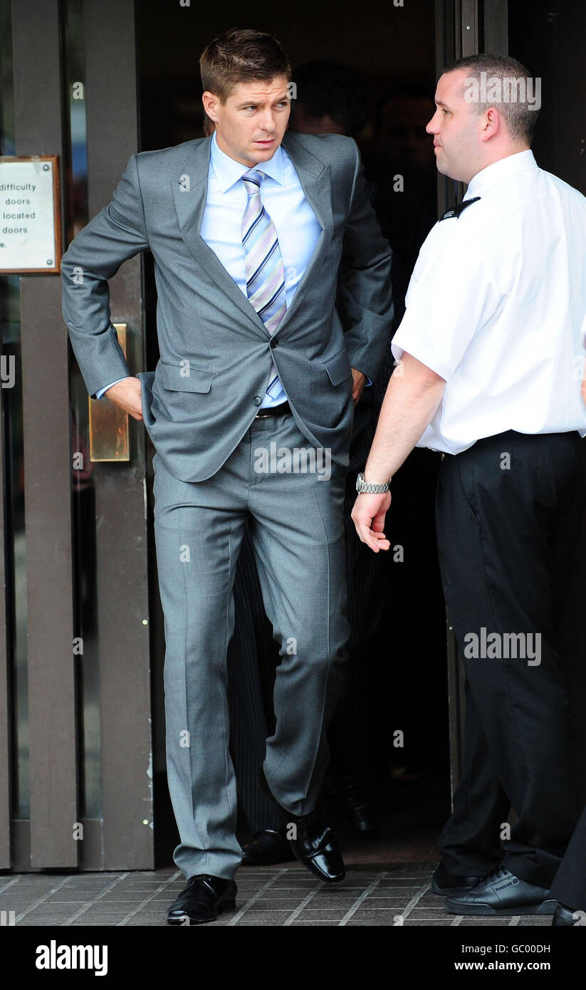 Liverpool FC footballer Steven Gerrard leaves Liverpool Crown Court ...