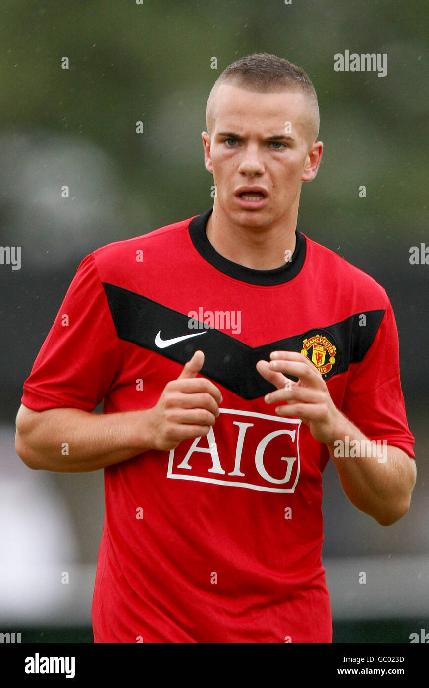 Manchester united xis tom cleverley hi-res stock photography and images ...