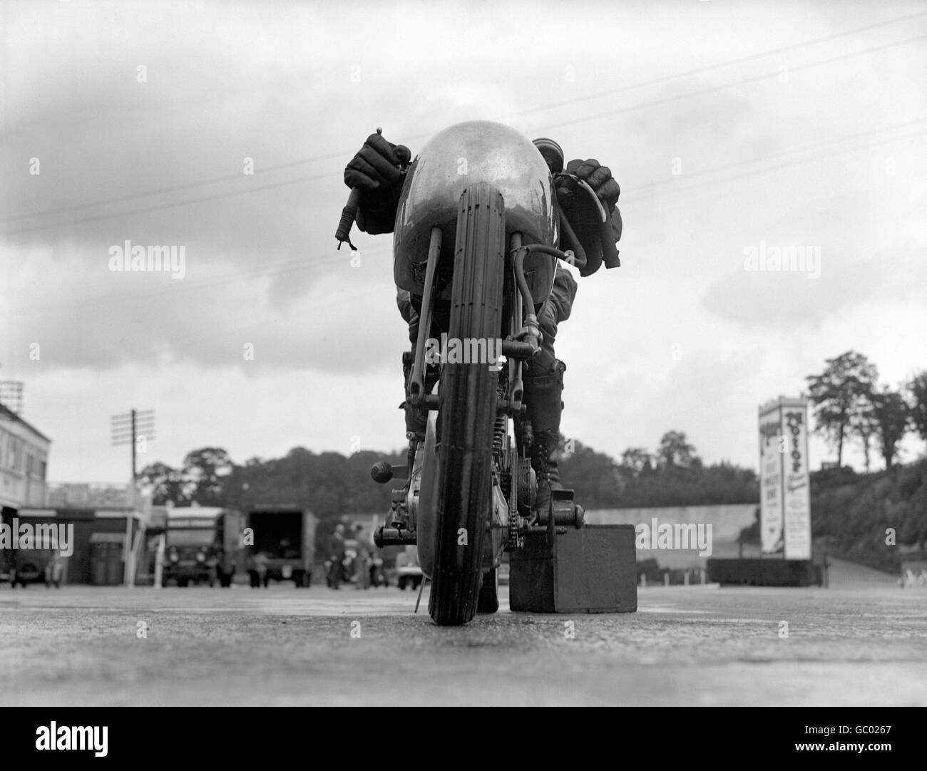Vintage motorcycle racing track hi-res stock photography and images - Alamy