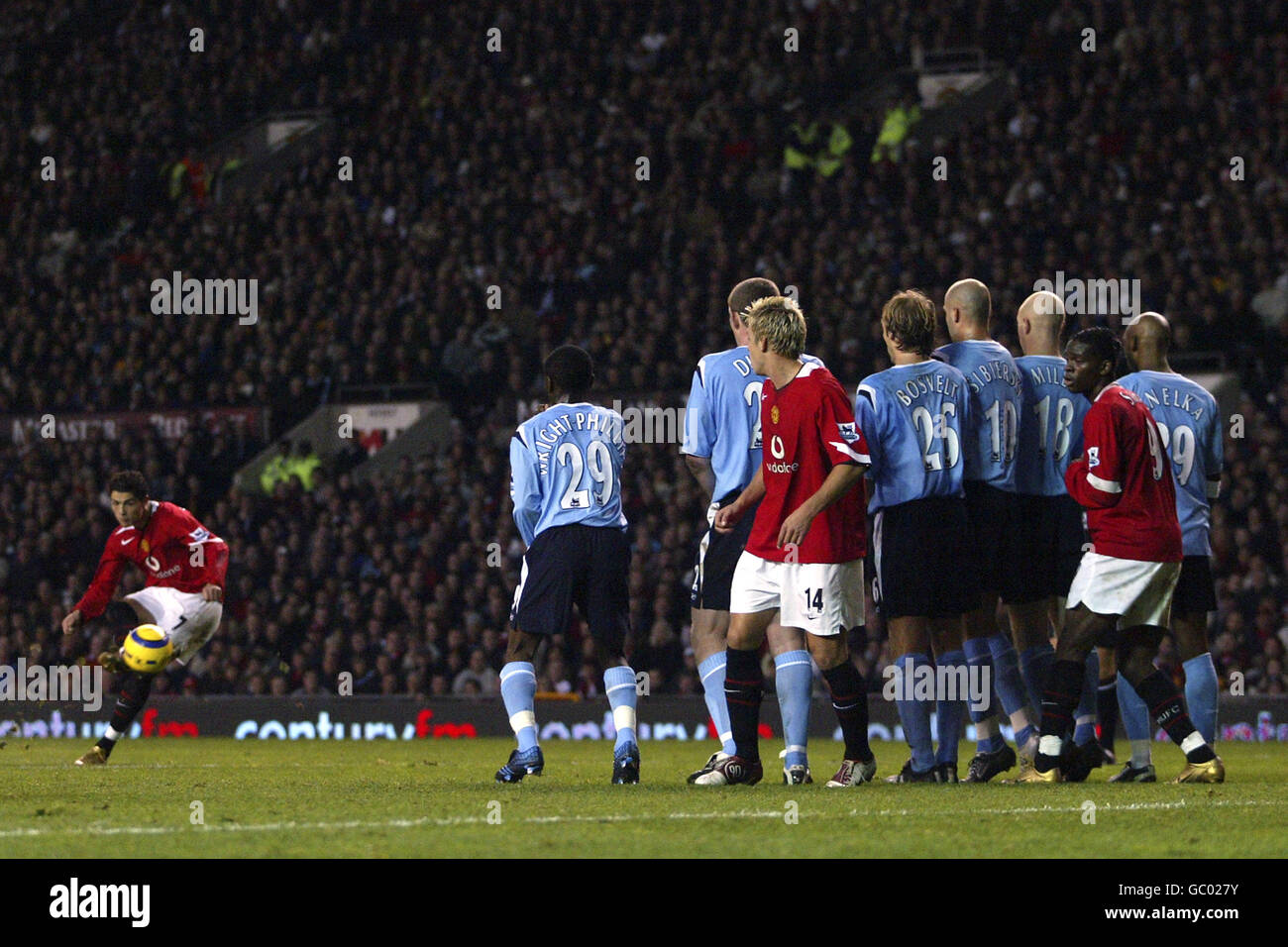 Ronaldo manchester united free kick hi-res stock photography and images ...