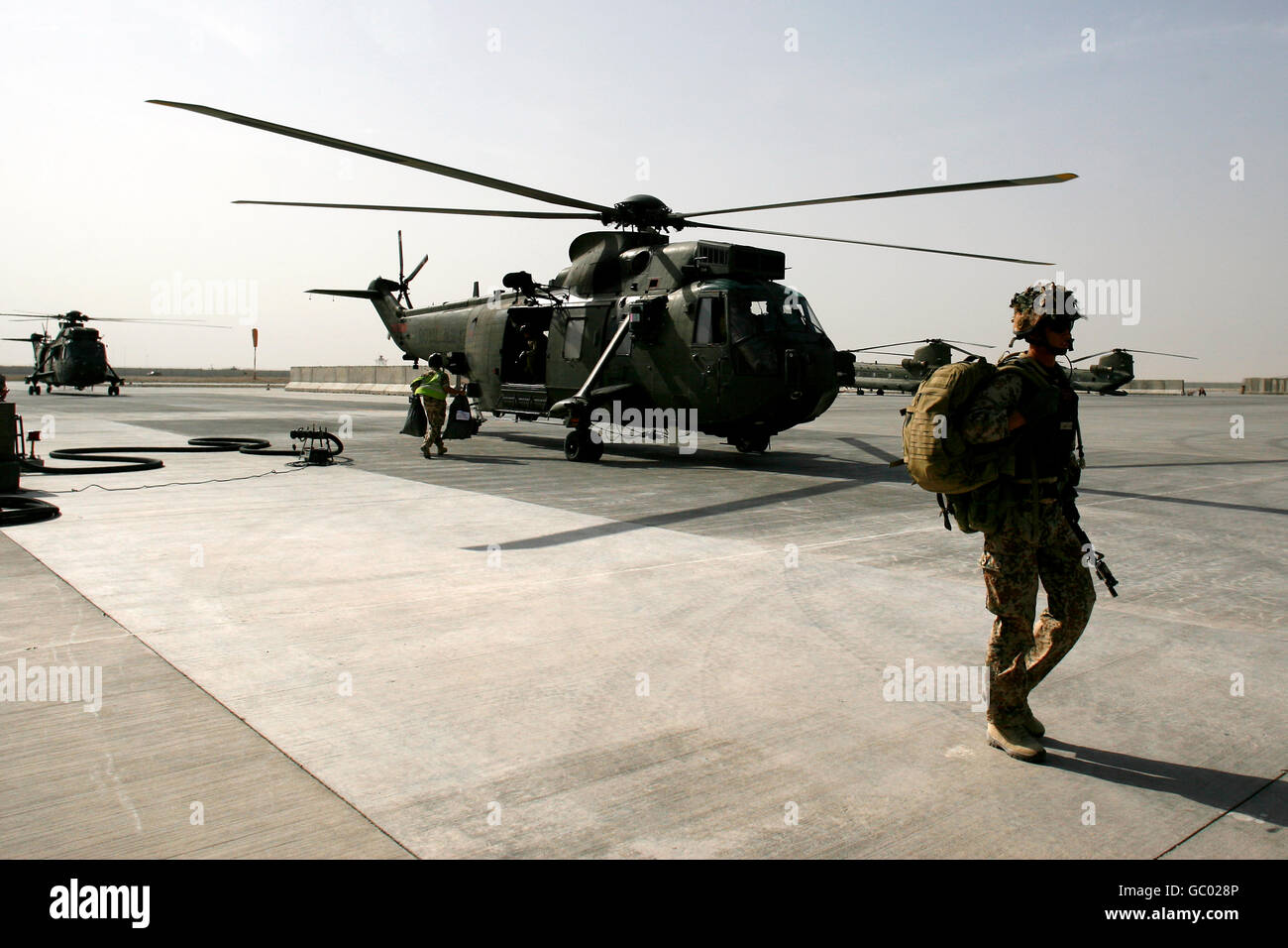 A soldier returns to Camp Bastion on a RAF Sea king, Afghanistan Stock ...
