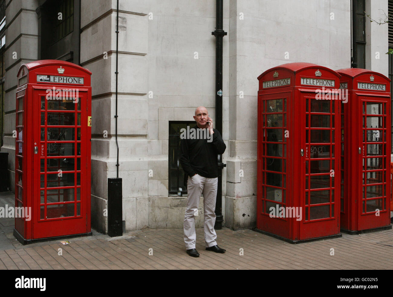 Full length male talking telephone boxes england mangrk hi-res stock ...