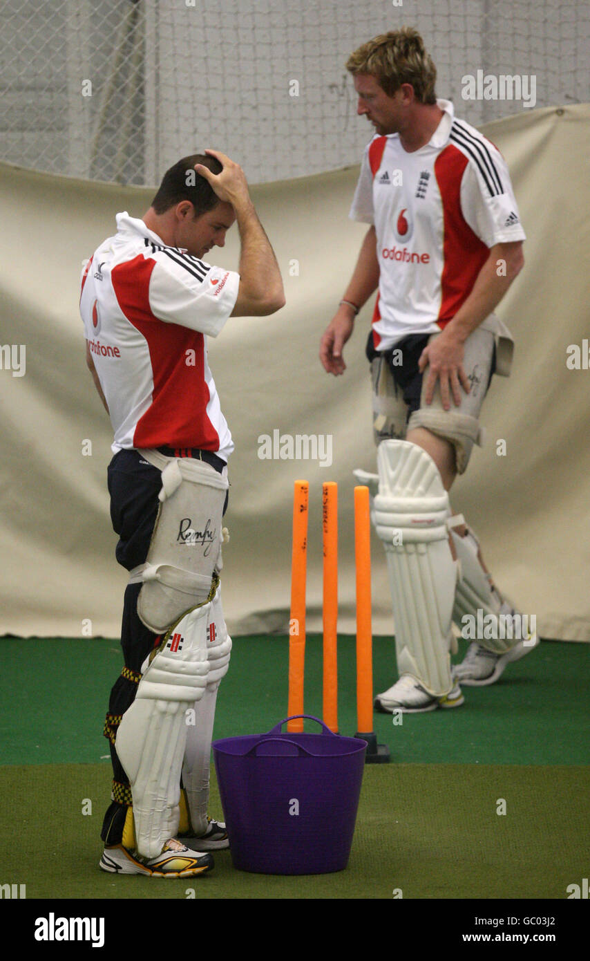 England's Andrew Strauss (L) and Paul Collingwood (R) take part in an ...