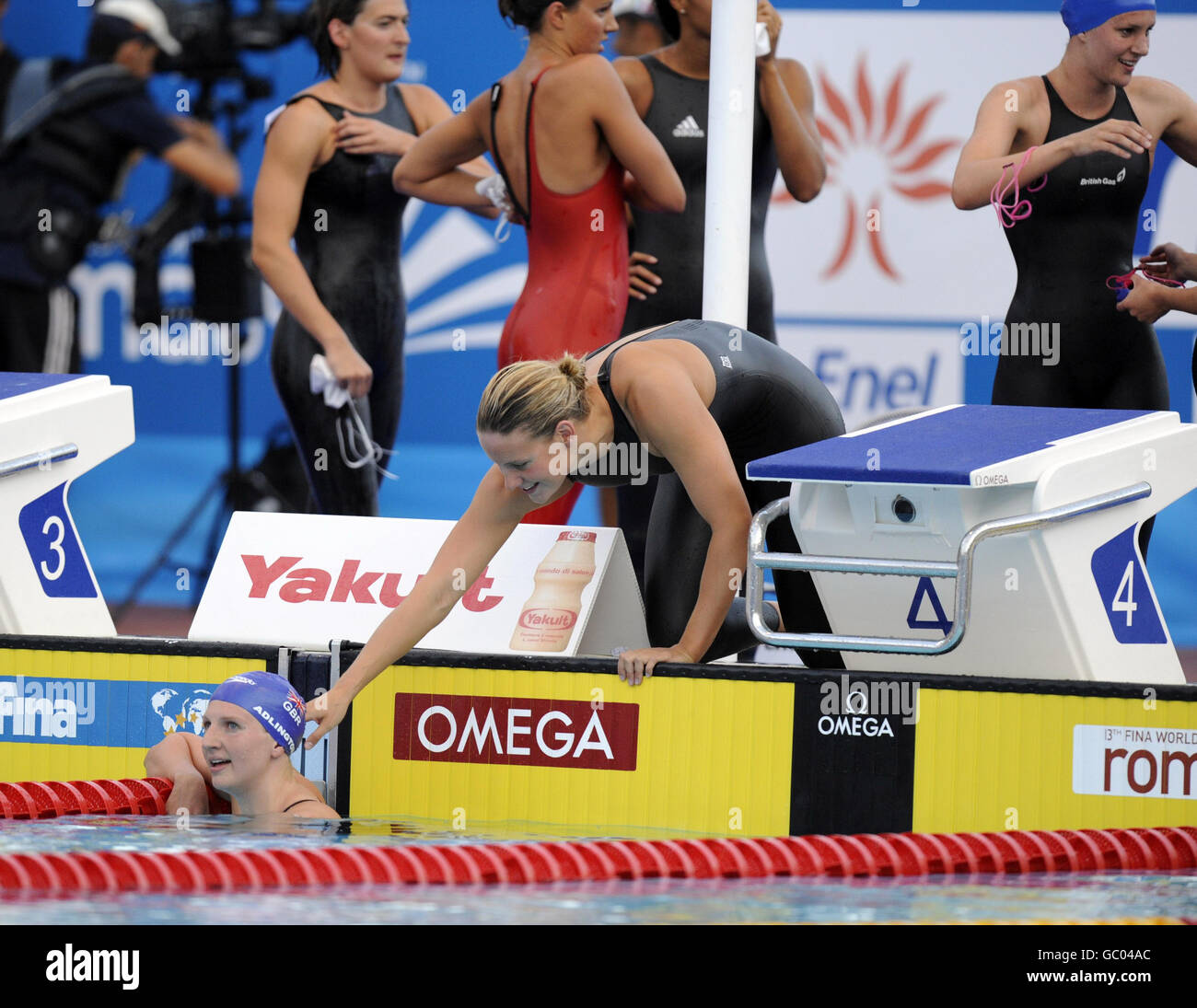 British swimmers Joanne Jackson and Rebecca Adlington (left) in the ...