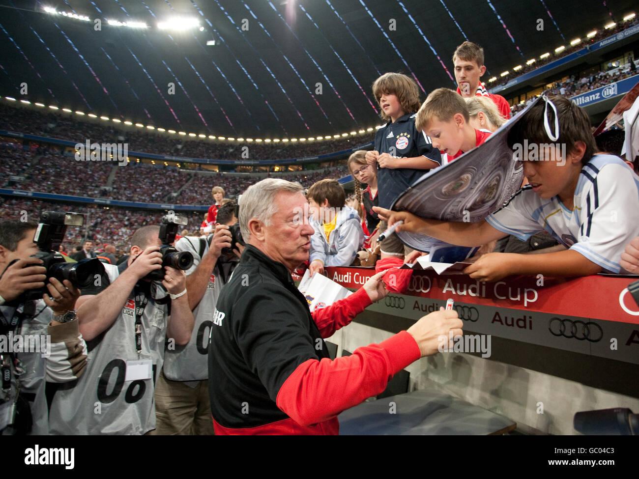Soccer the audi cup 2009 munich manchester united allianz arena hi-res ...