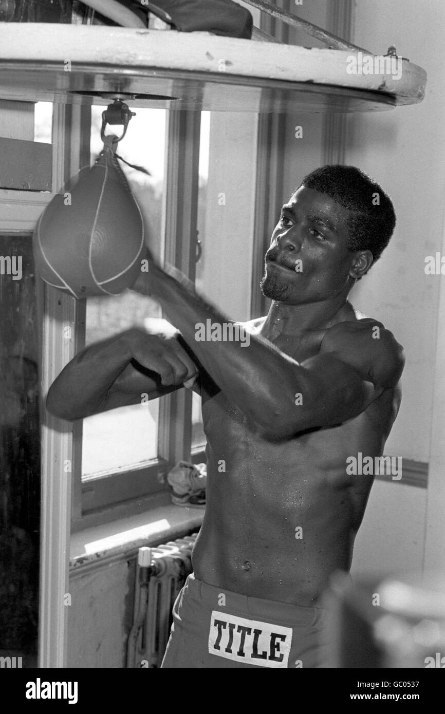 British Middleweight boxer Errol Christie on the speed ball in ...