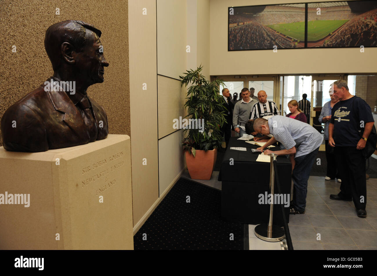 In tribute to sir bobby robson hi-res stock photography and images - Alamy