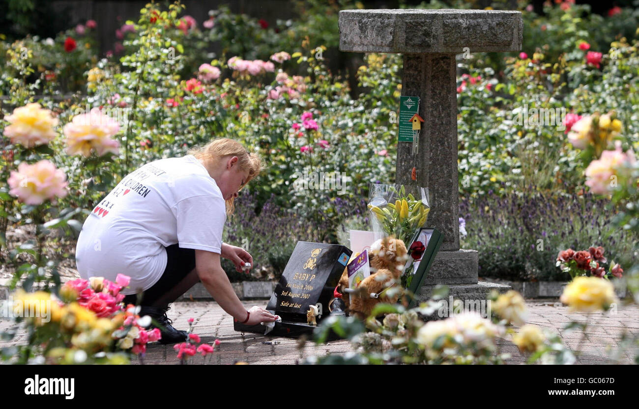 Finchley cemetery hi-res stock photography and images - Alamy