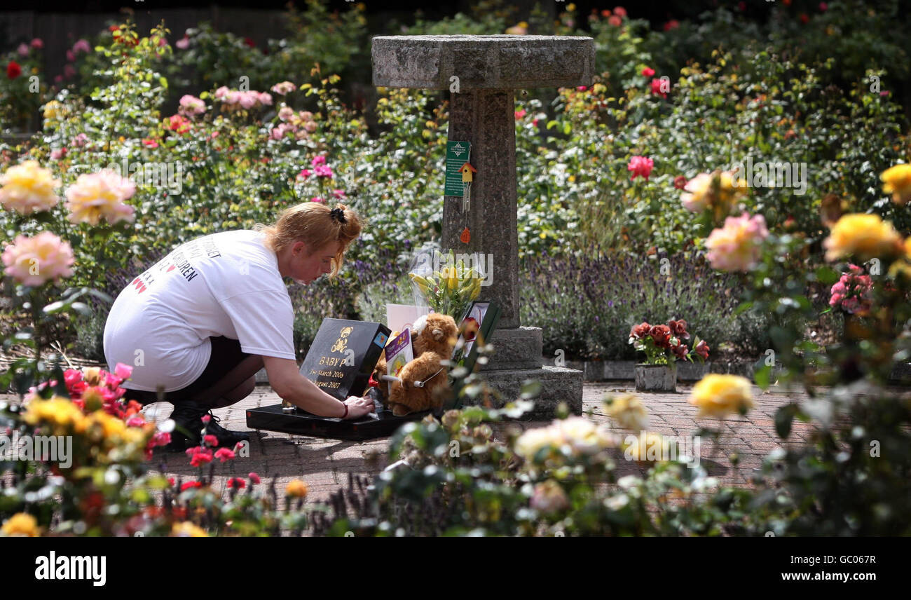 Finchley cemetery hi-res stock photography and images - Alamy