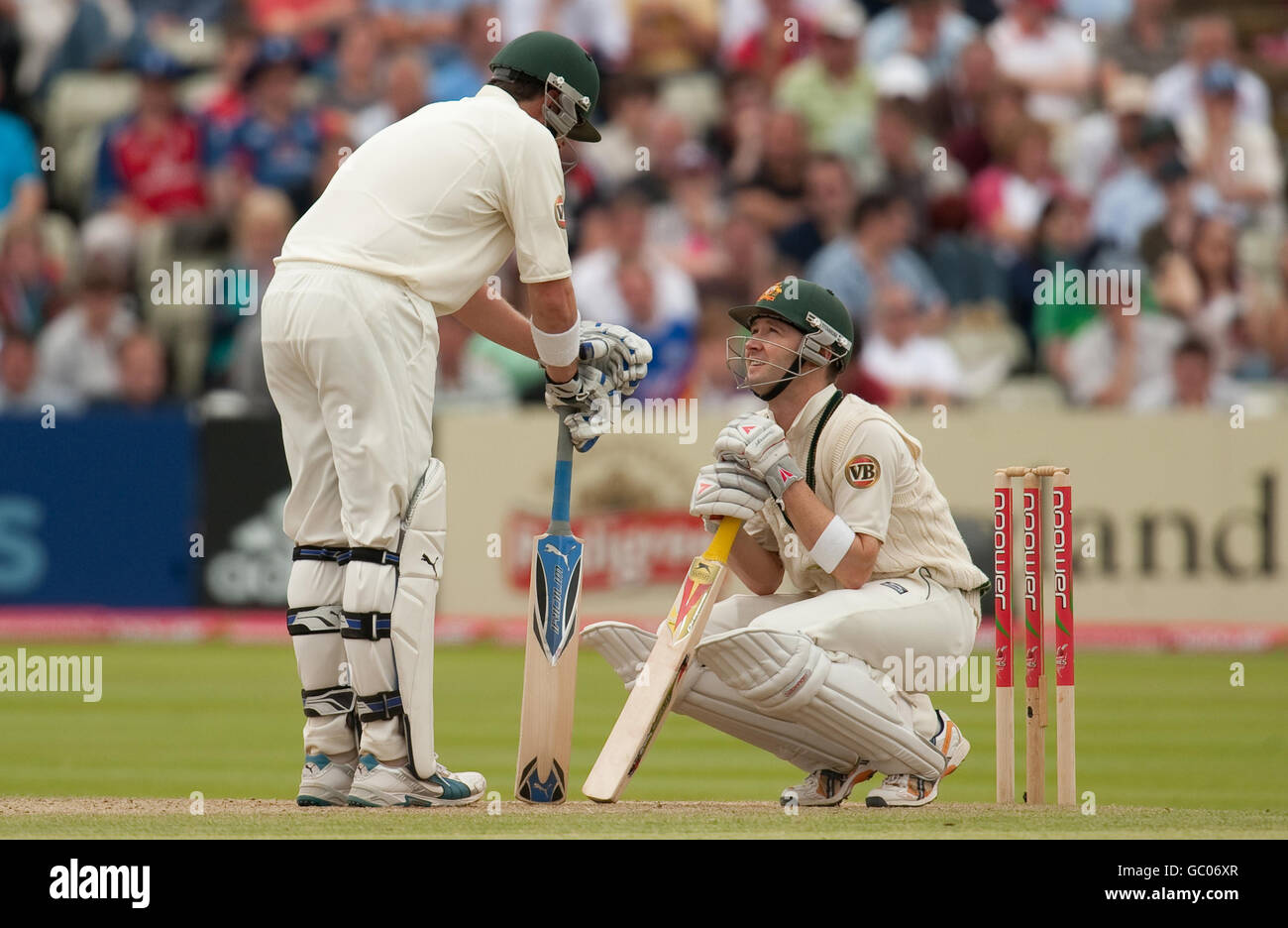 Slow left arm bowler cricket hi-res stock photography and images - Alamy