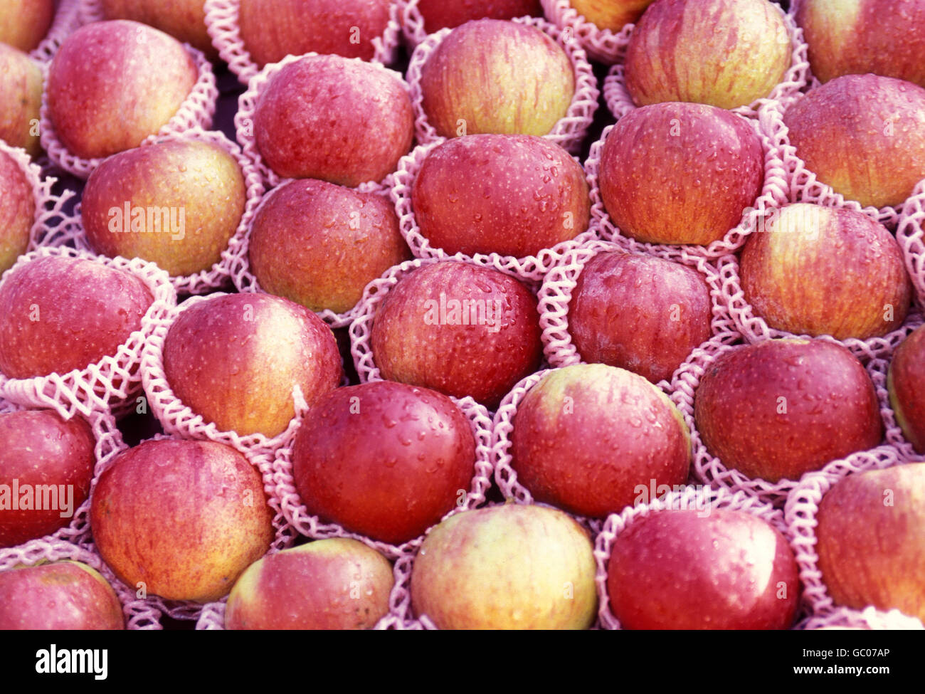 Indian apples hi-res stock photography and images - Alamy