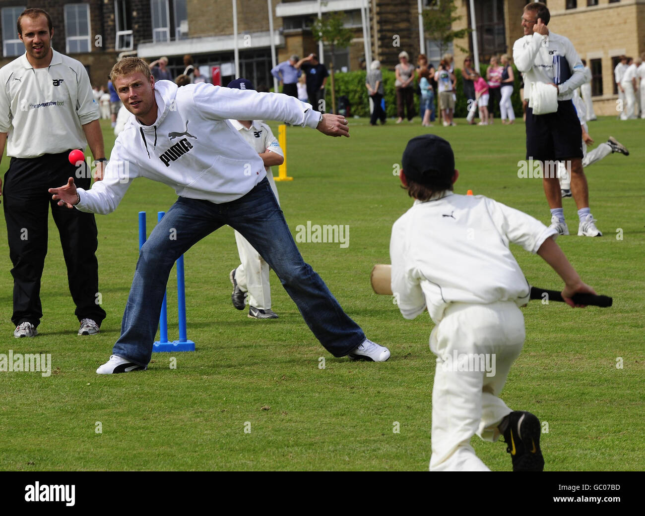 Cricket - Andrew Flintoff Visit to Ashville College Cricket Academy ...