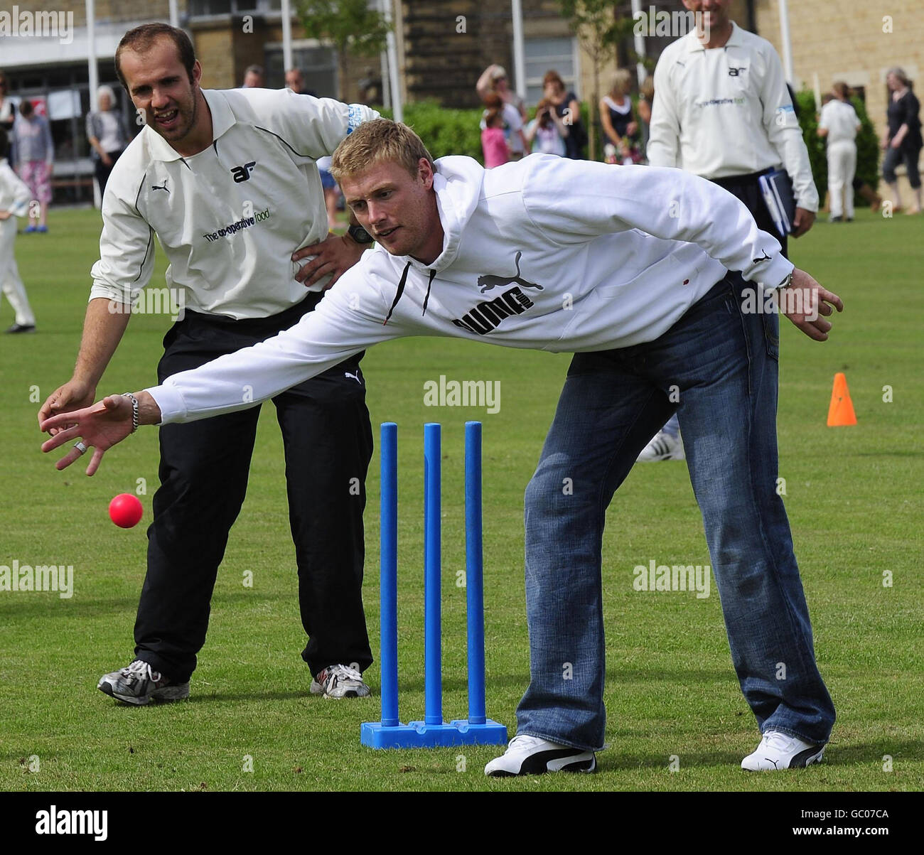 England Cricket all rounder Andrew Flintoff meets young cricketers ...