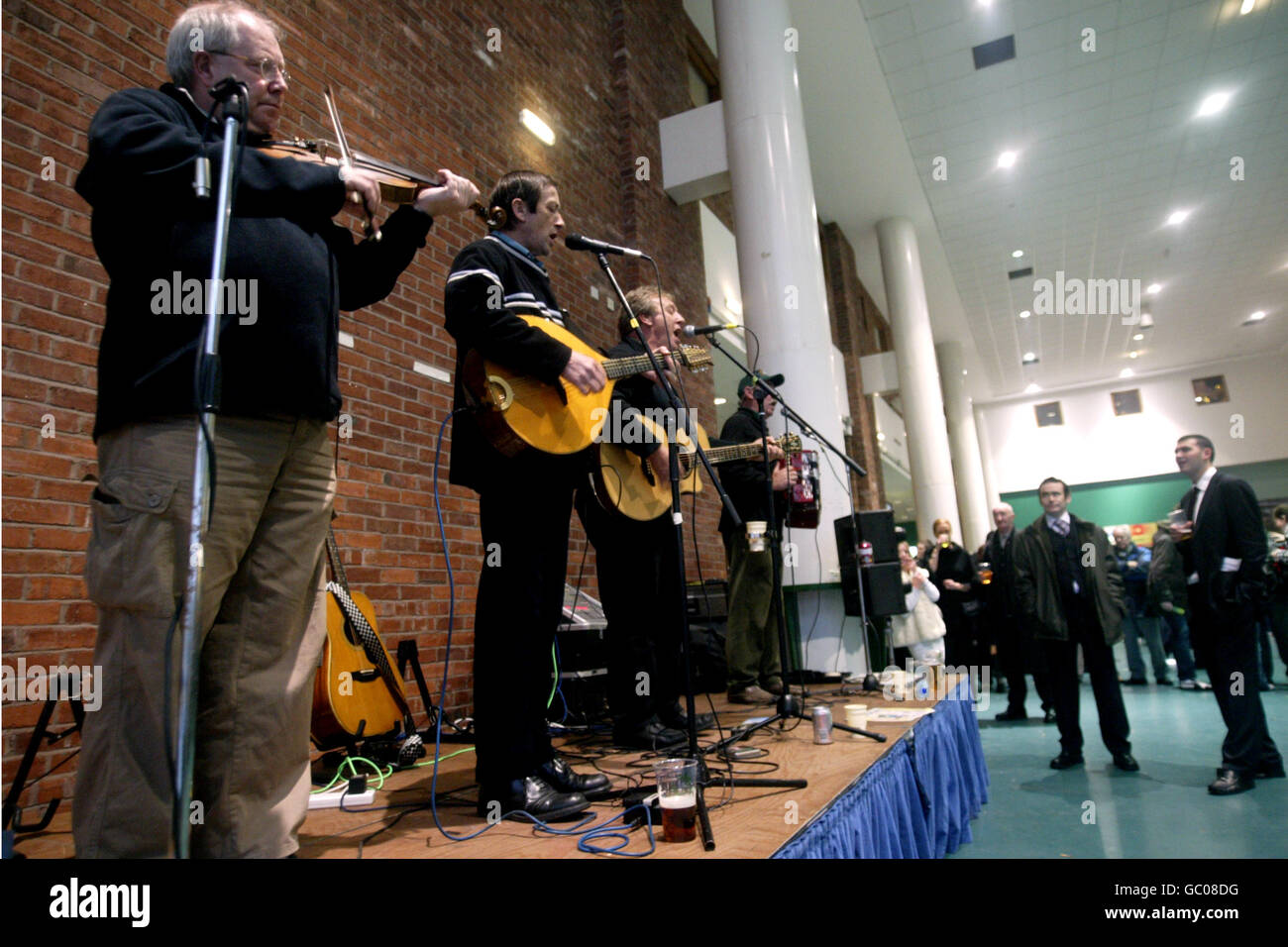 Entertainment at aintree racecourse hi-res stock photography and images ...