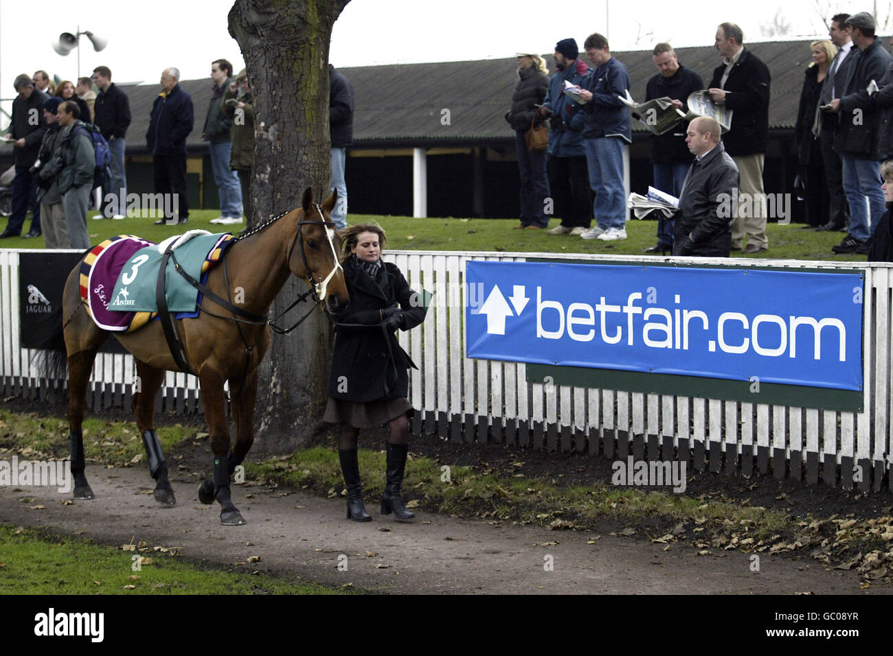 Horse racing aintree hi-res stock photography and images - Alamy