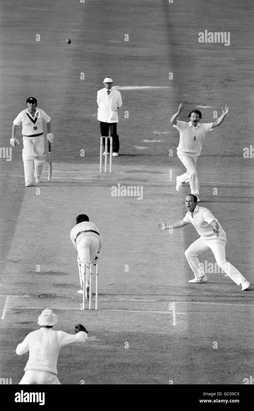 England's Richard Ellison (top r) clean bowls Australia's Allan Border ...
