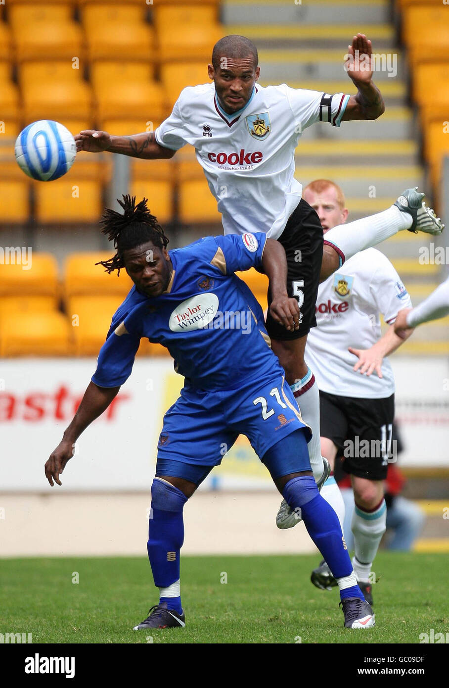 St Johnstone's Colin Samuel (left) and Burnley's Clarke Carlisle battle ...