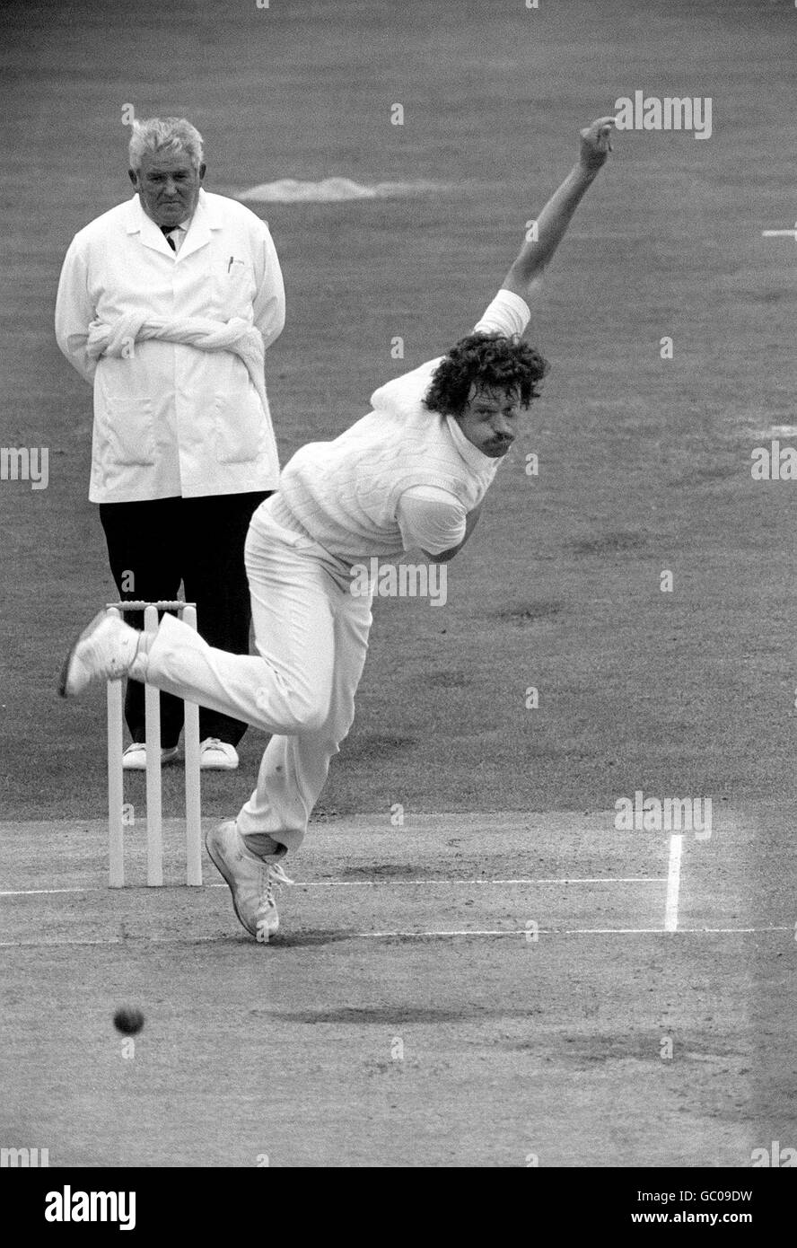 David shepherd cricket umpire hi-res stock photography and images - Alamy