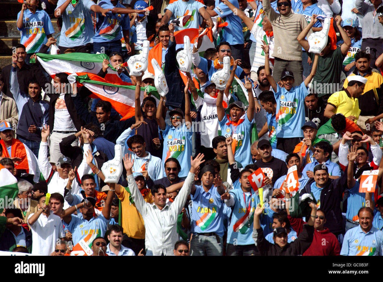Fans cheer indian cricket hi-res stock photography and images - Alamy