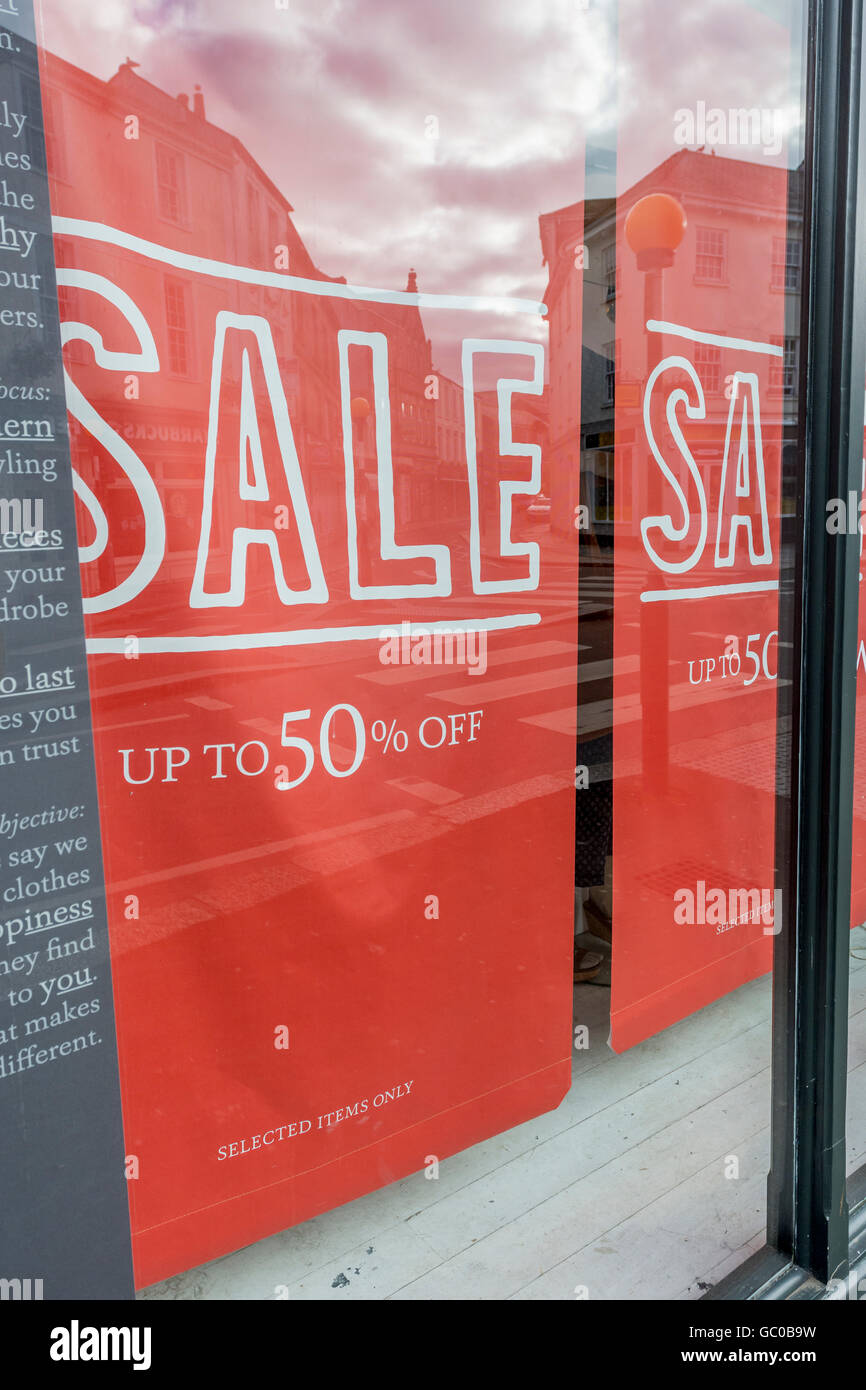 High street spending drop metaphor hi-res stock photography and images ...