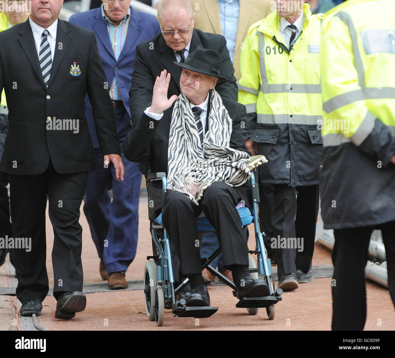 Bobby robson trophy hi-res stock photography and images - Alamy
