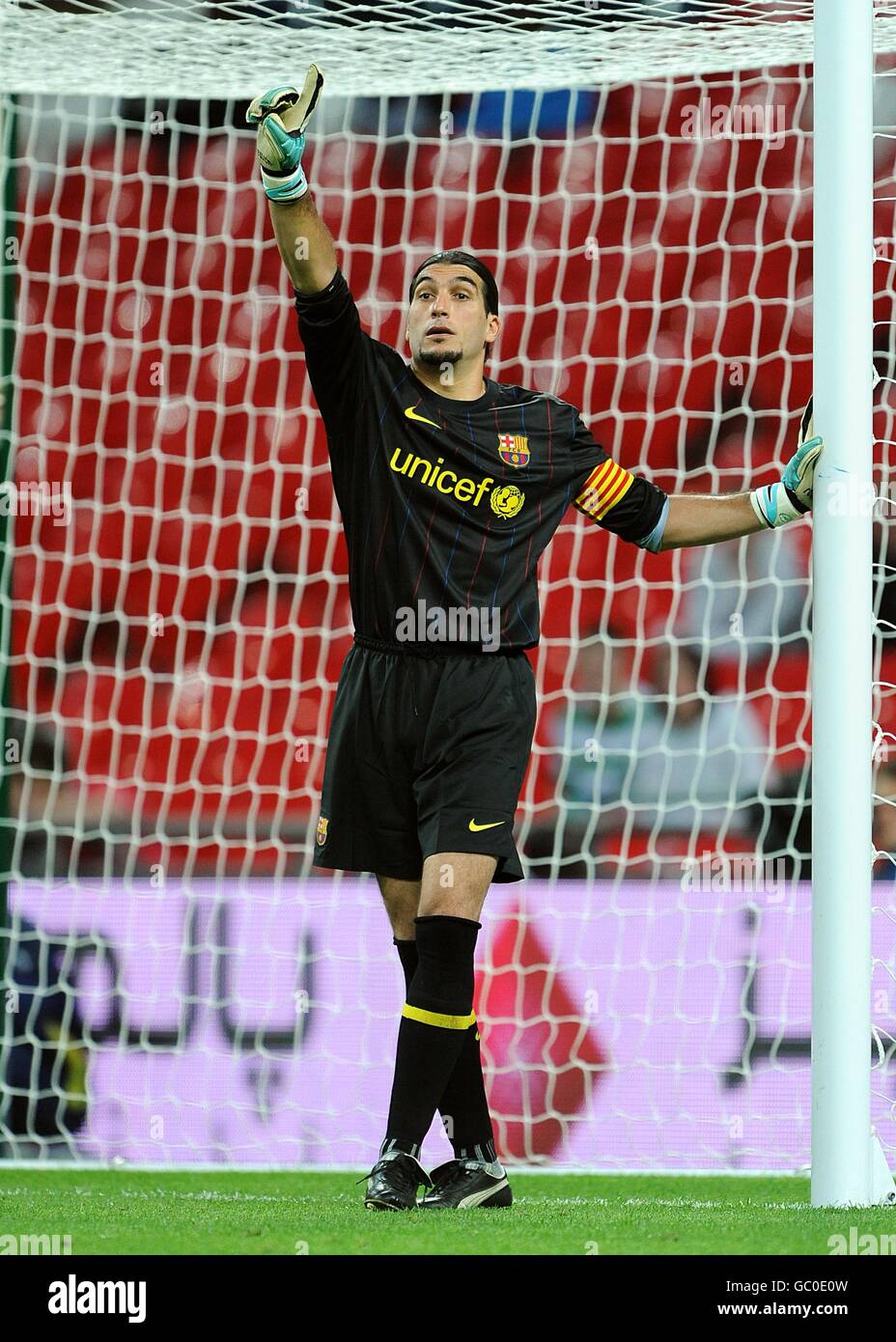 Barcelona goalkeeper jose manuel pinto hi-res stock photography and ...