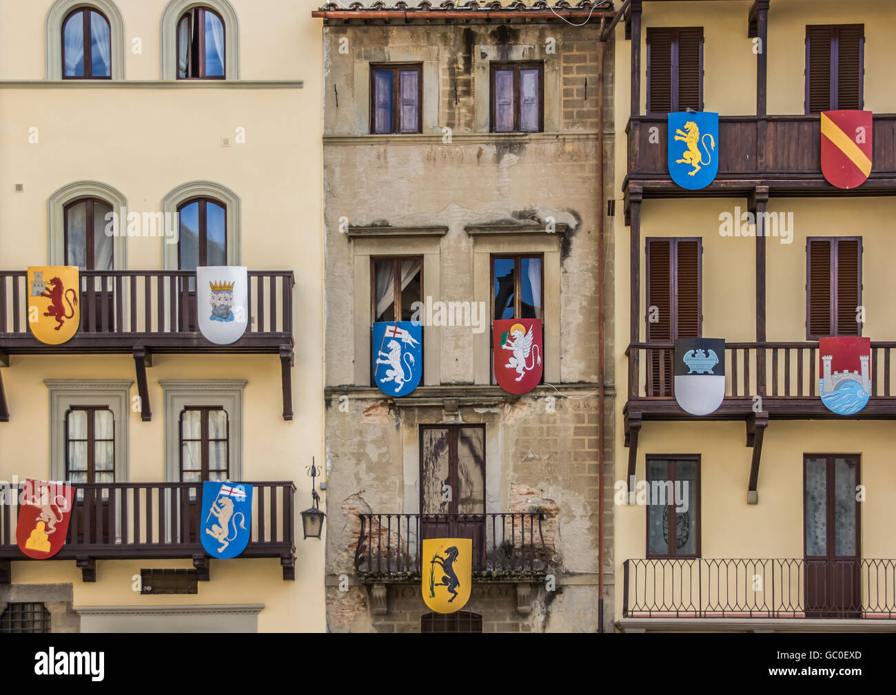 Medieval shields hi-res stock photography and images - Alamy