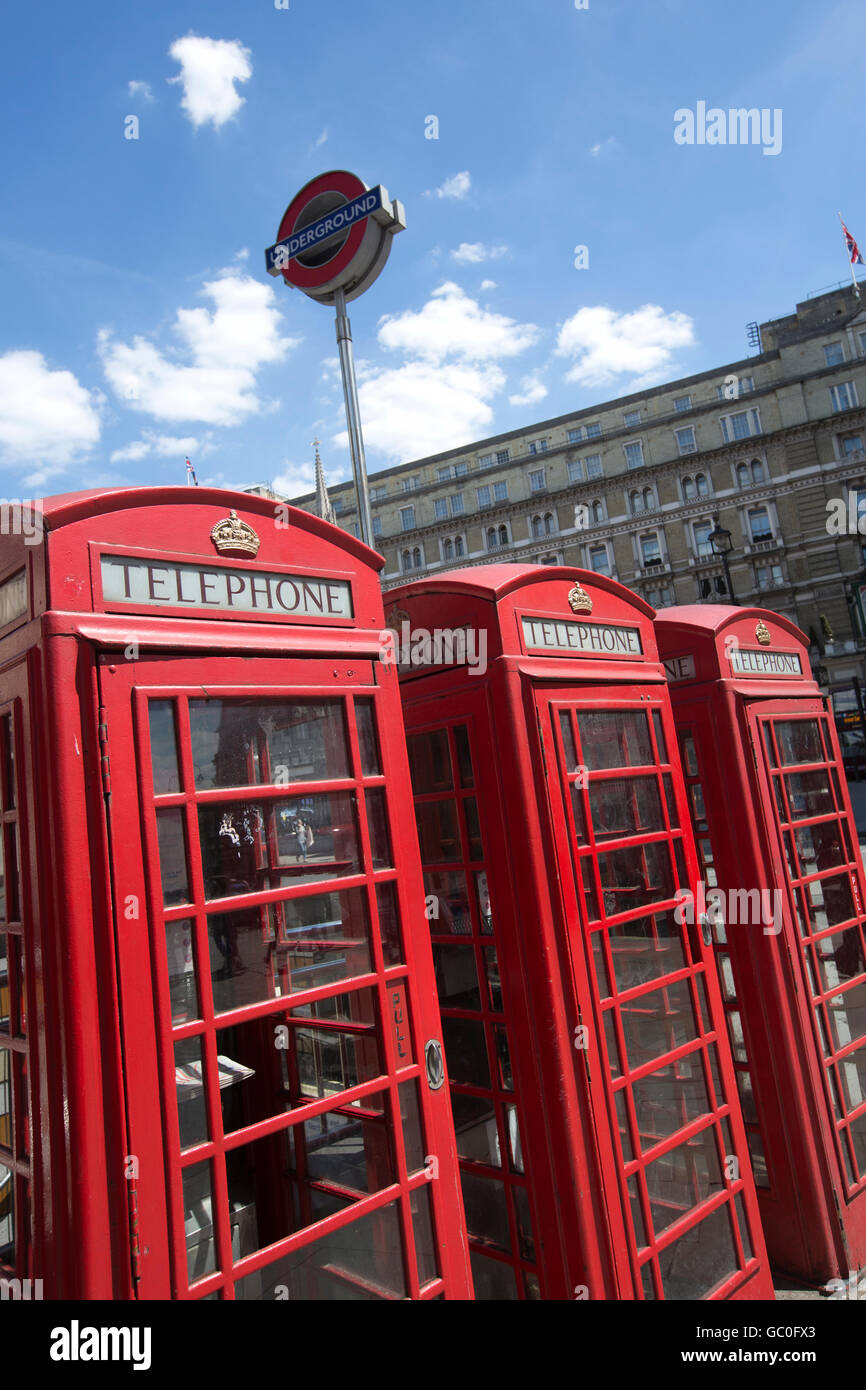 Red telephone boxes hi-res stock photography and images - Alamy