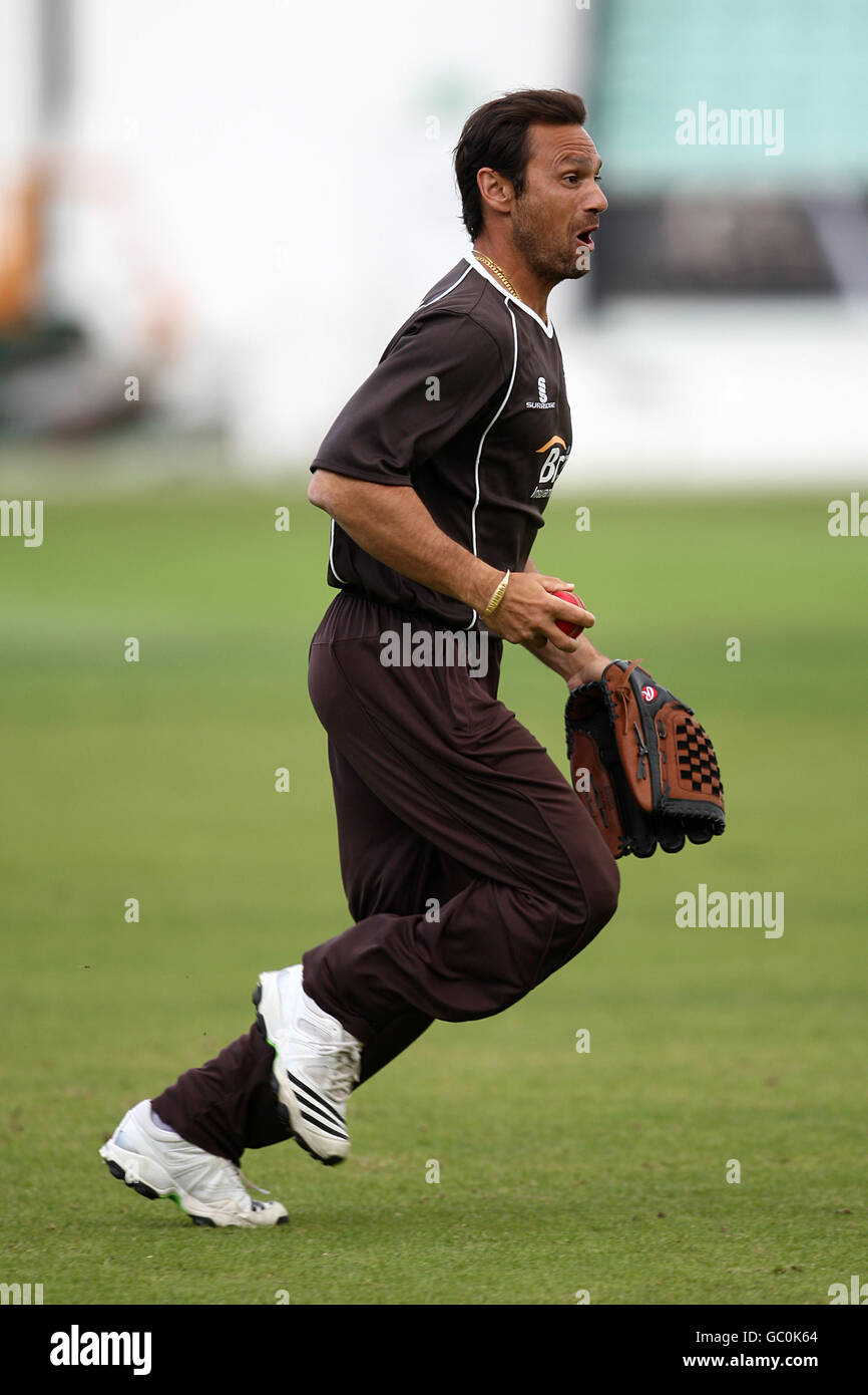 Surrey's Mark Ramprakash during the pre-match warm up Stock Photo - Alamy