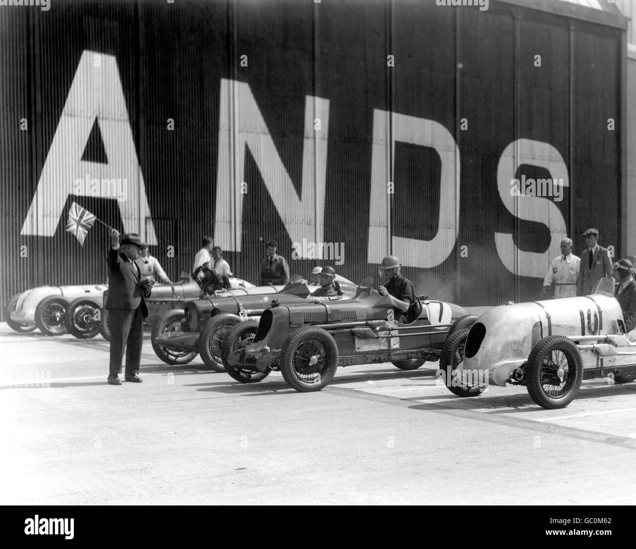 Timekeeper A.V. Ebblewhite with the line up for the start of the Locke ...