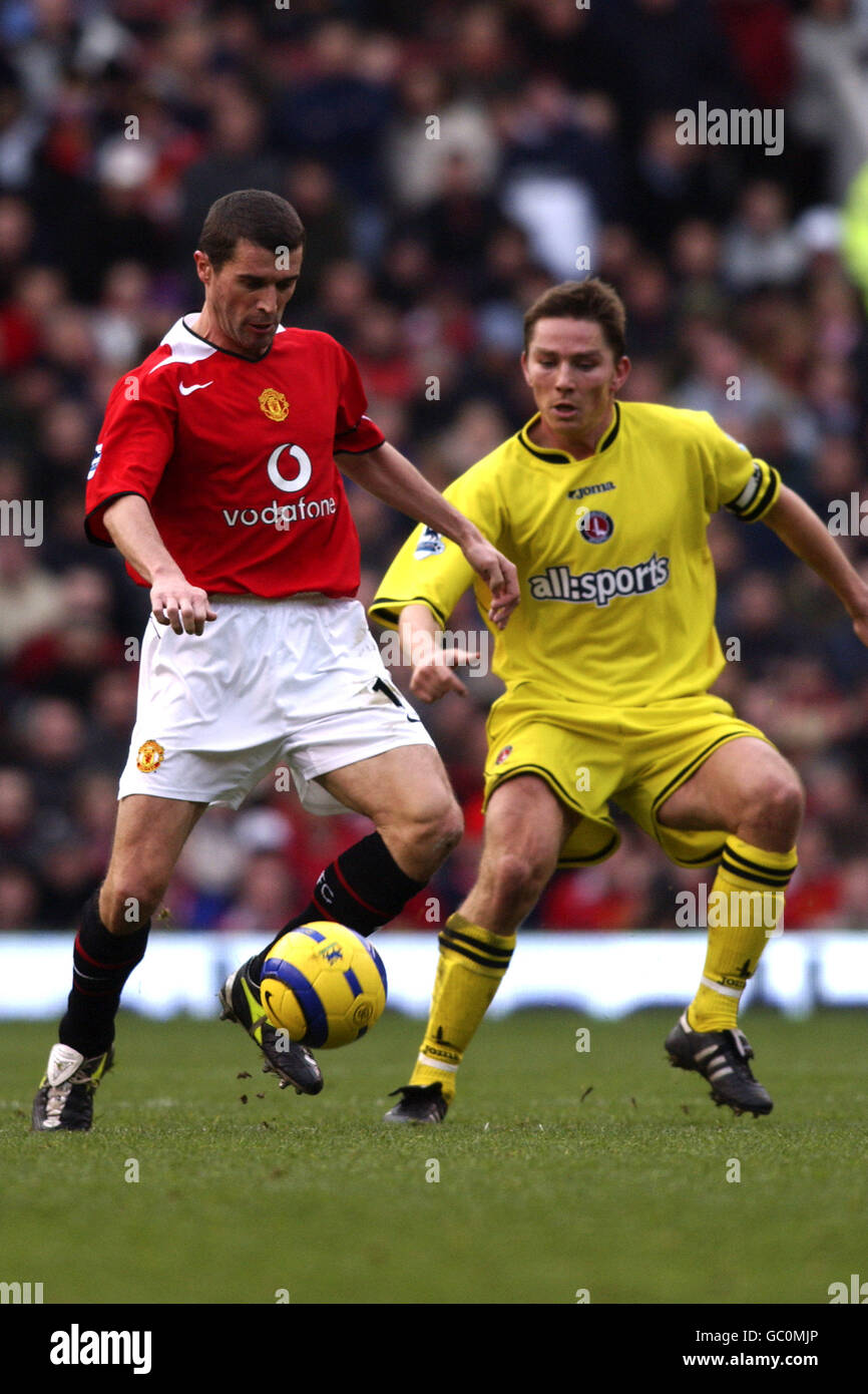 Manchester United's Roy Keane (l) wins the ball ahead of Charlton ...