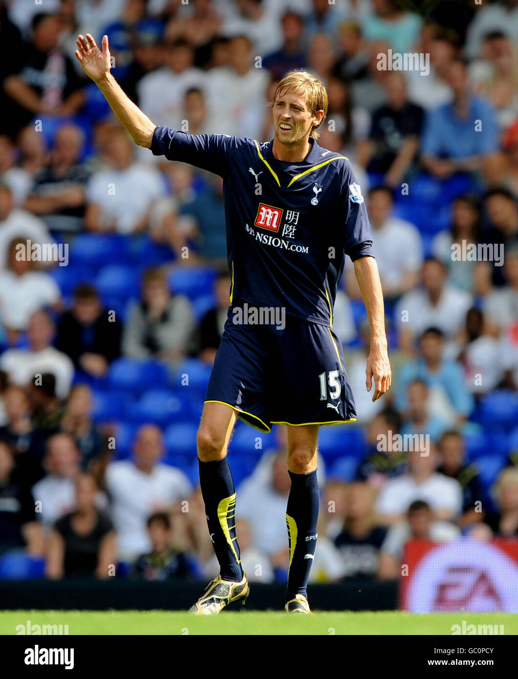 Tottenham hotspurs peter crouch against olympiakos hi-res stock ...