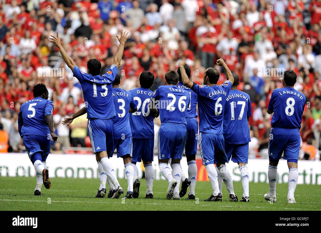 Chelsea celebrate winning the community shield hi-res stock photography ...